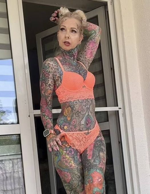 GRANDMOTHER WITH ENTIRE BODY COVERED IN TATTOOS REVEALS WHAT SHE LOOKED LIKE DECADE AGO ...